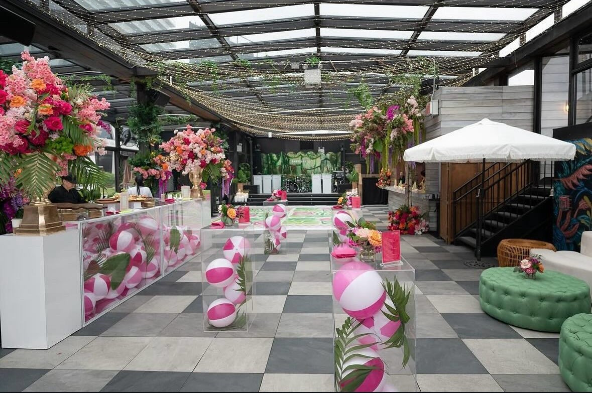 How Acrylic Display Cases and Pedestals Work Together to Create Elevat ...