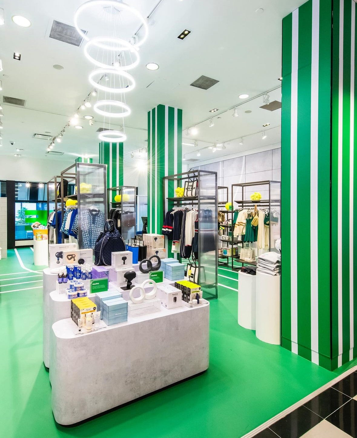 10 Creative Ways to Use Acrylic Sheets in Retail Displays – T&T Plastic ...